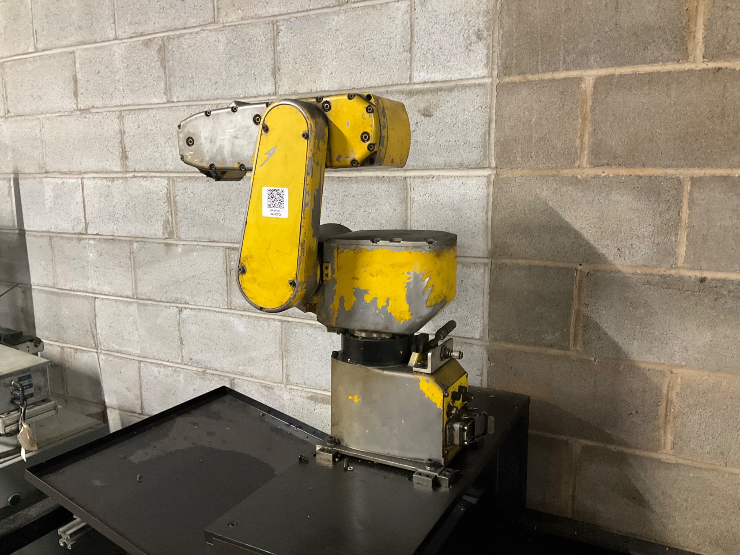 2002 FANUC ROBOT & CONTROL ASSEMBLY