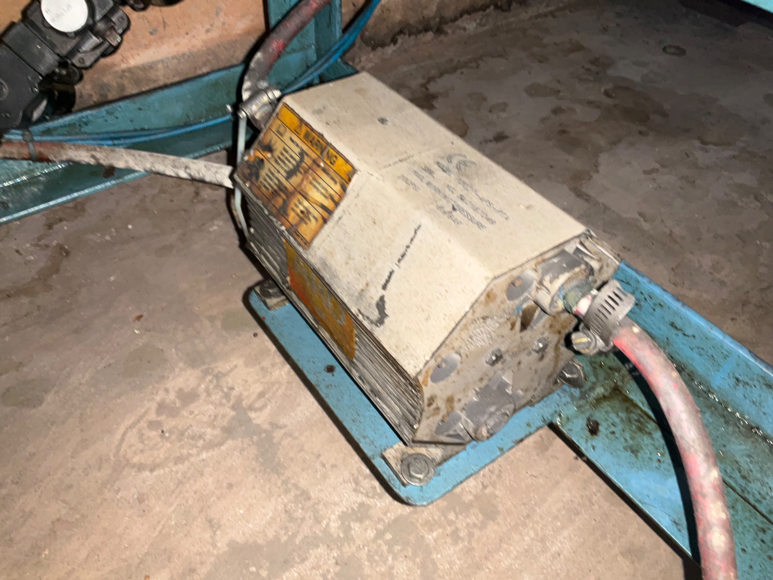 PNEUMATIC PRESS WORKSTATION