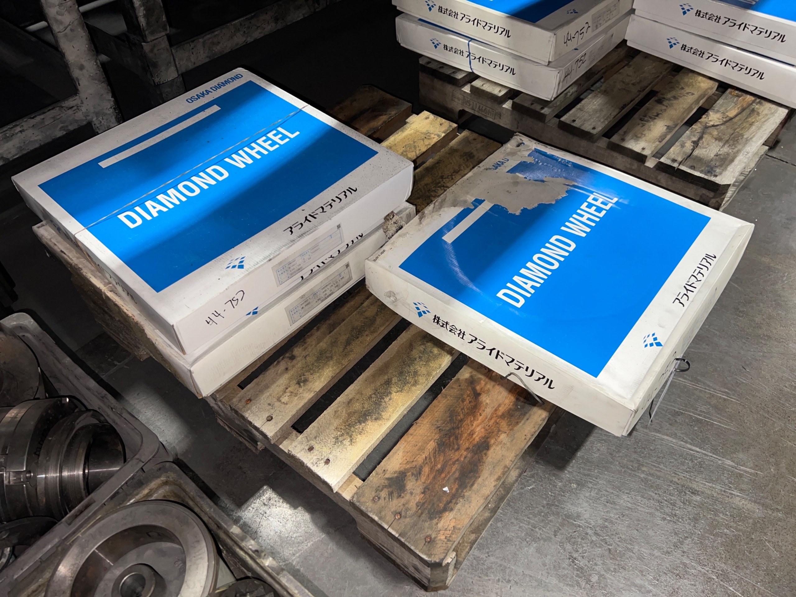 QTY 3: GRINDING WHEEL & ABRASIVES