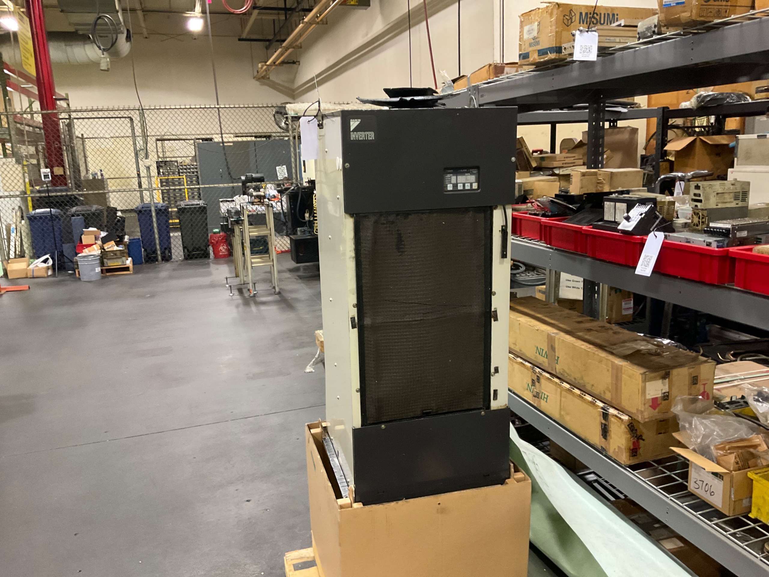 2017 DAIKIN AKJ569 OIL COOLING UNIT