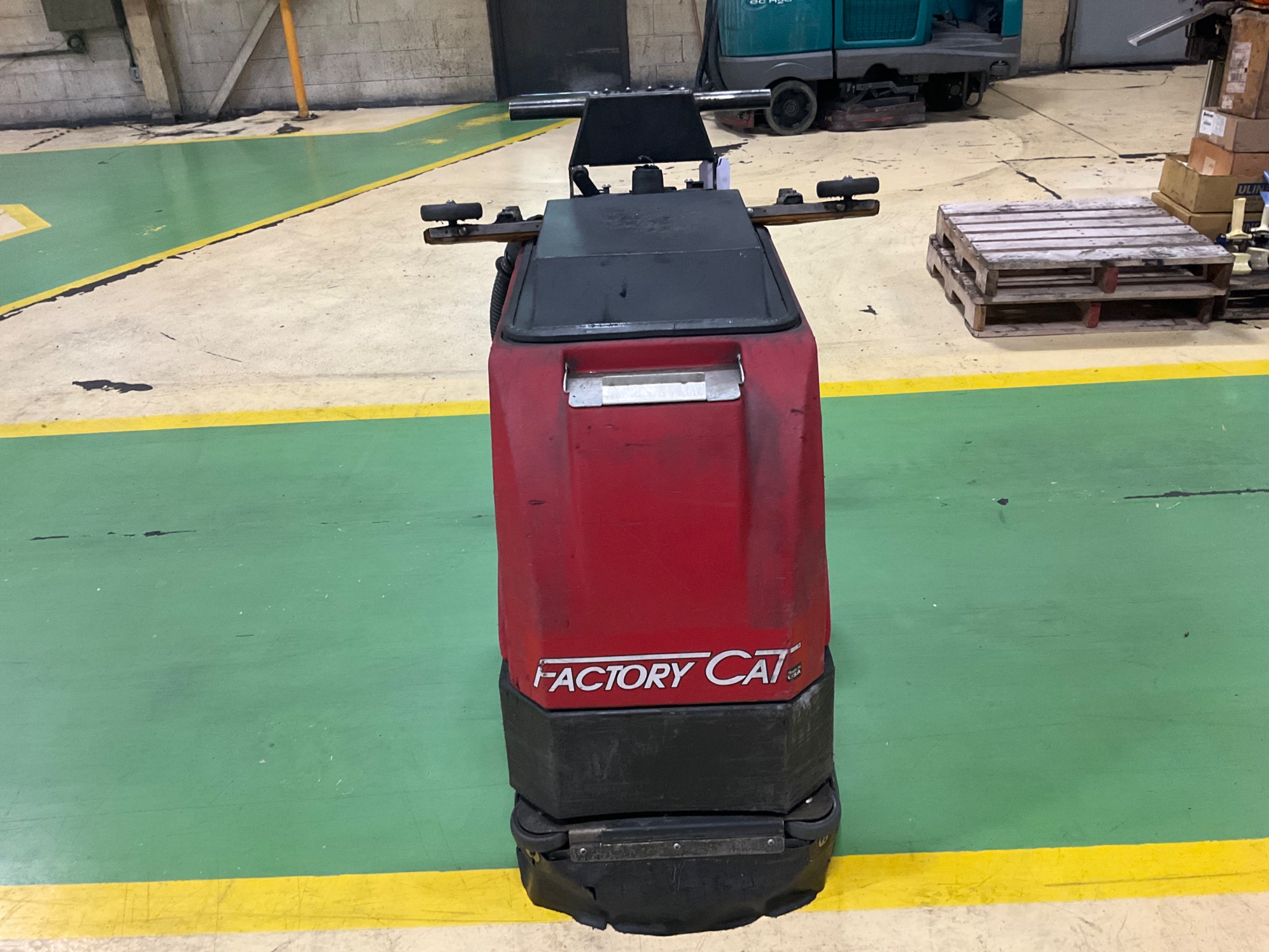 FACTORY CAT MICROMAG FLOOR SCRUBBER