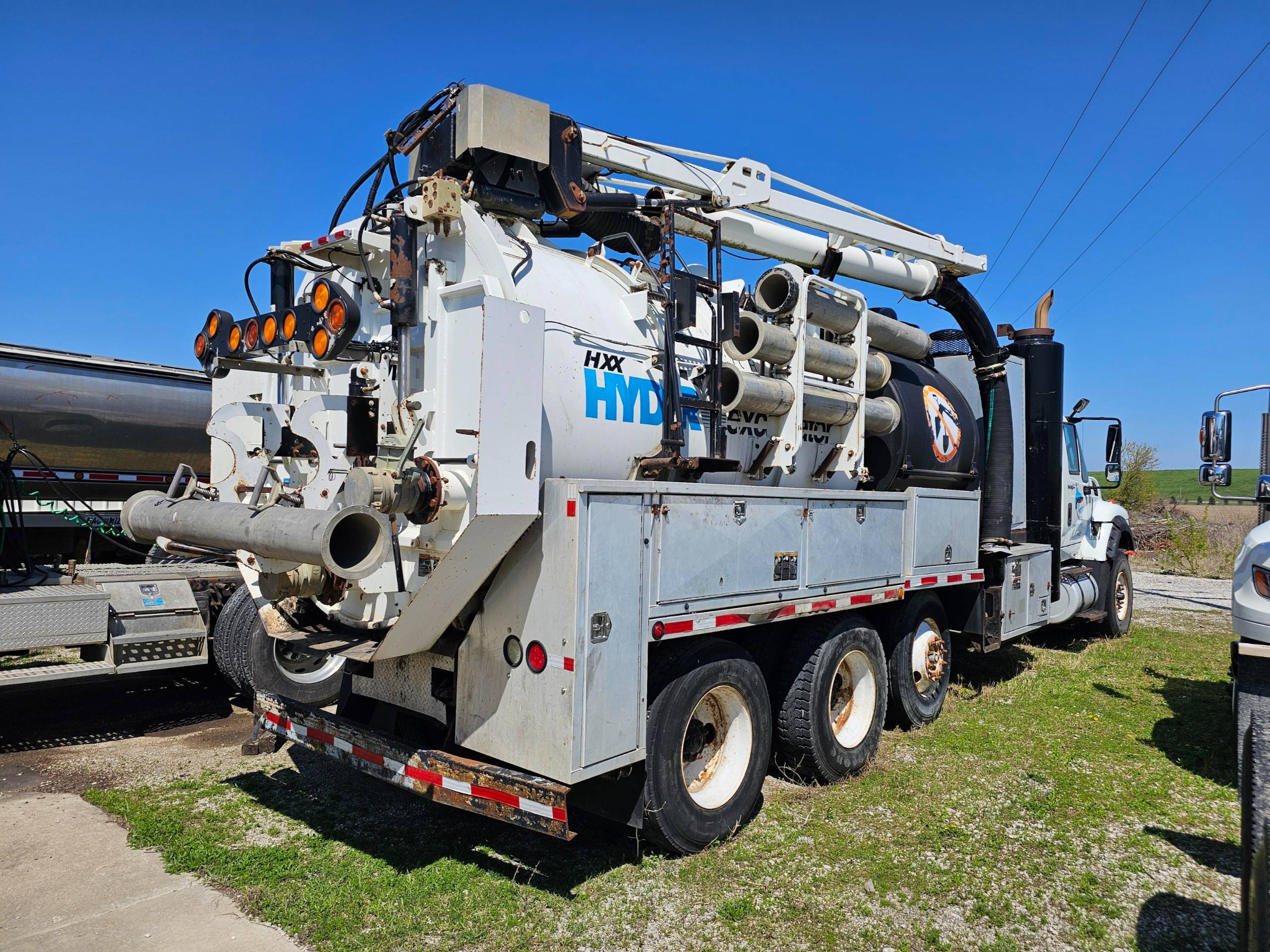 2012 INTERNATIONAL SF667 VACUUM TRUCK