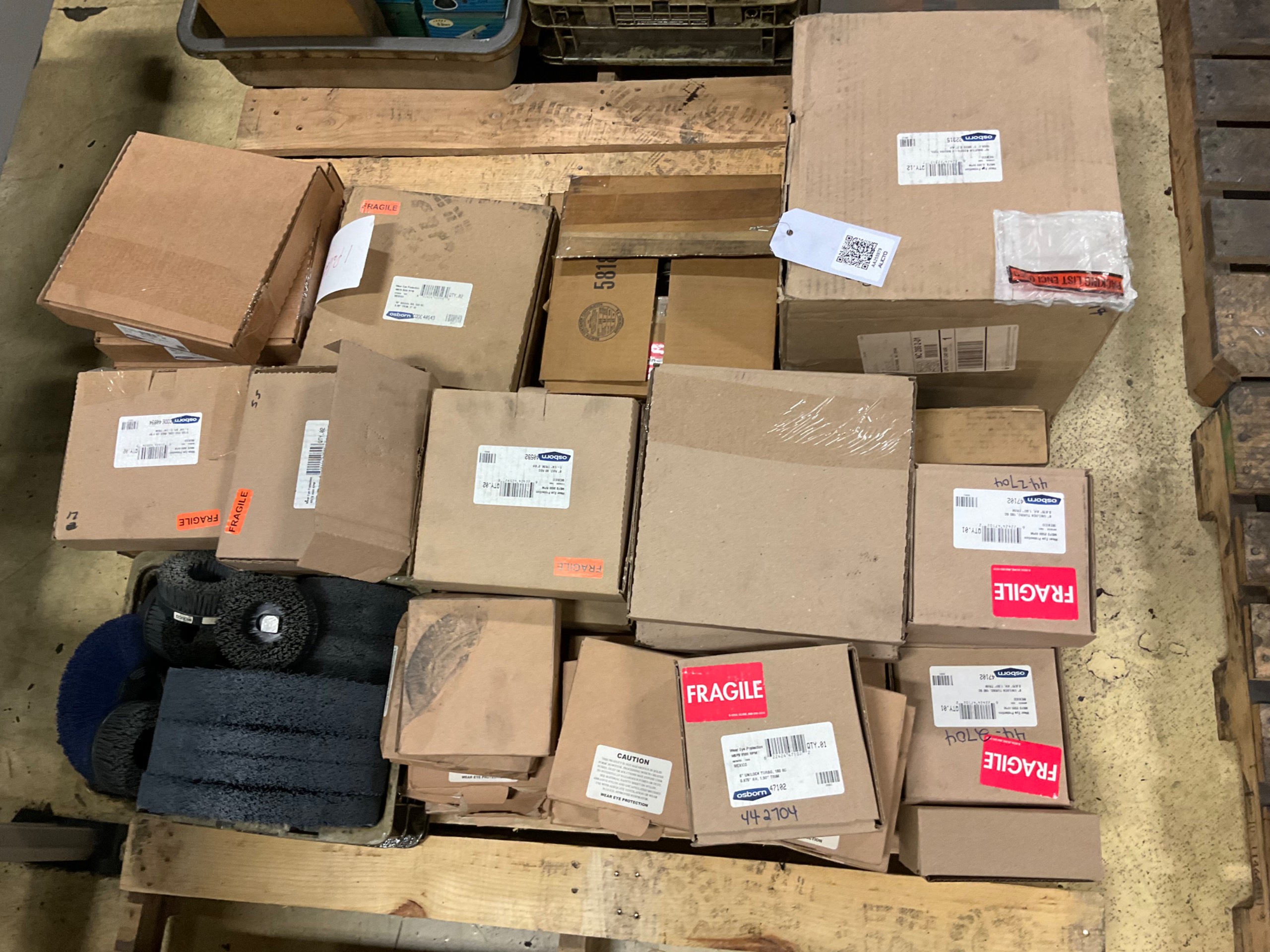 BULK QTY OF INDUSTRIAL PARTS