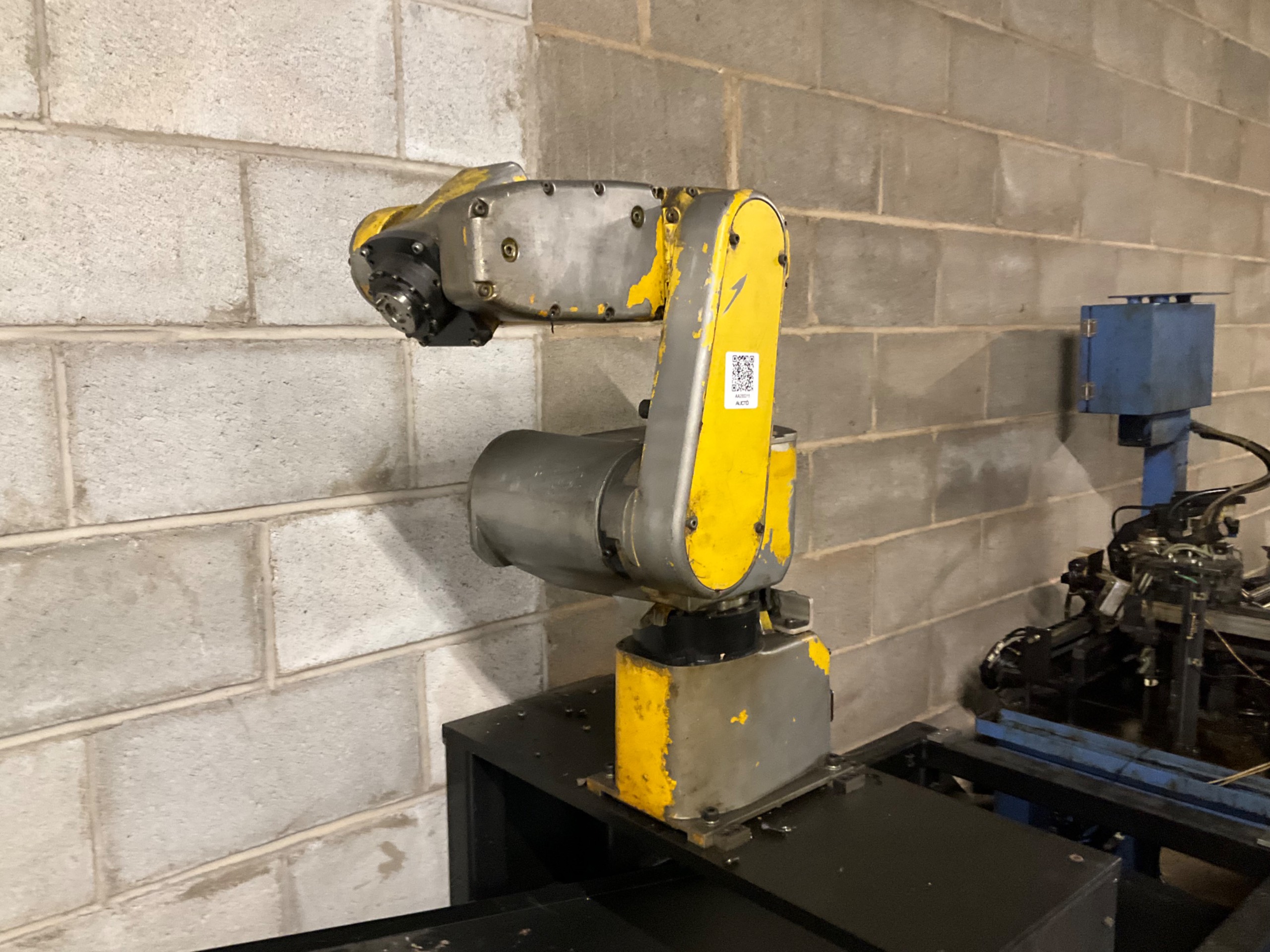 2002 FANUC ROBOT & CONTROL ASSEMBLY