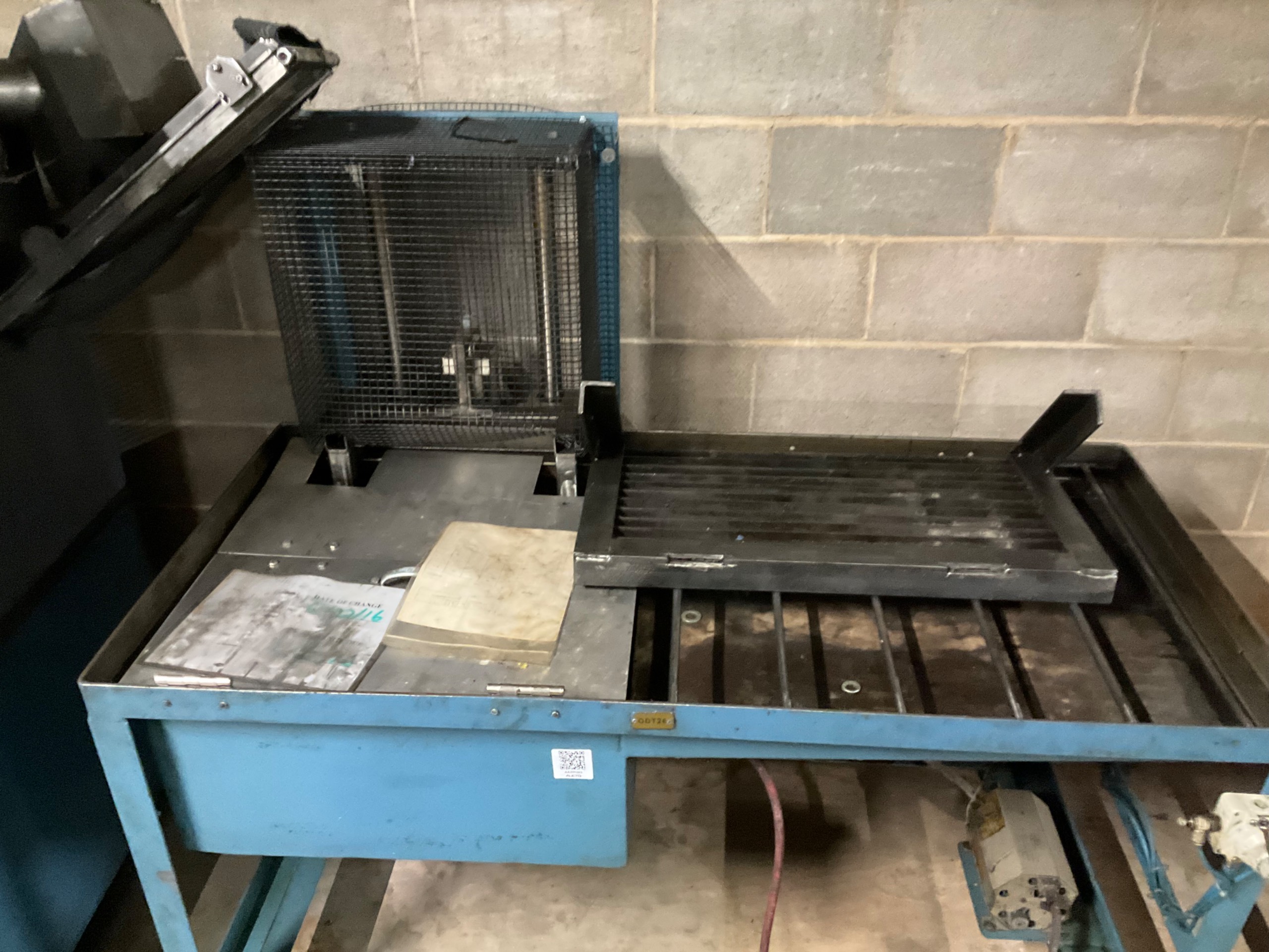 PNEUMATIC PRESS WORKSTATION
