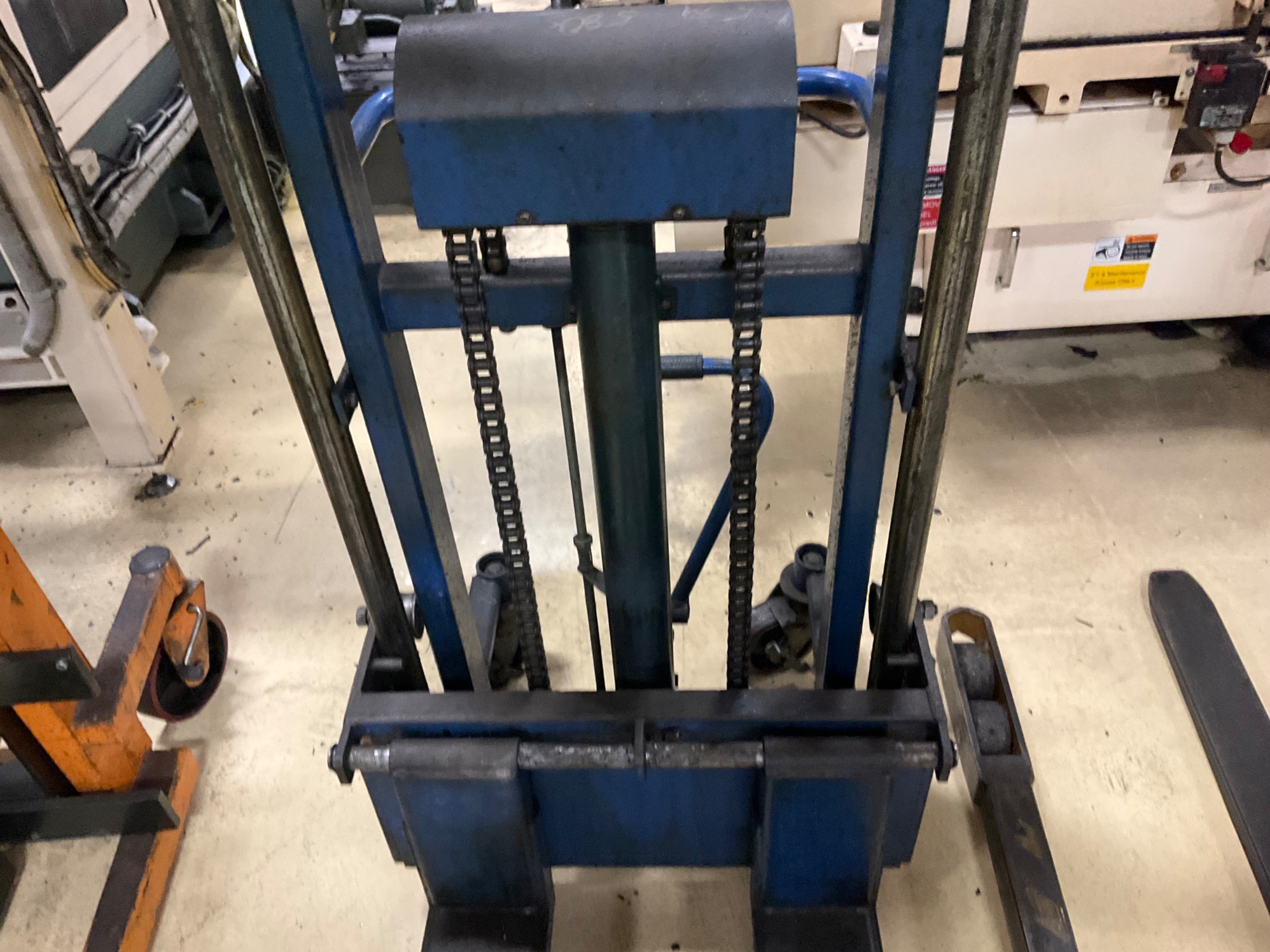 2013 HYD-15 HYDRAULIC STRADDLE STACKER