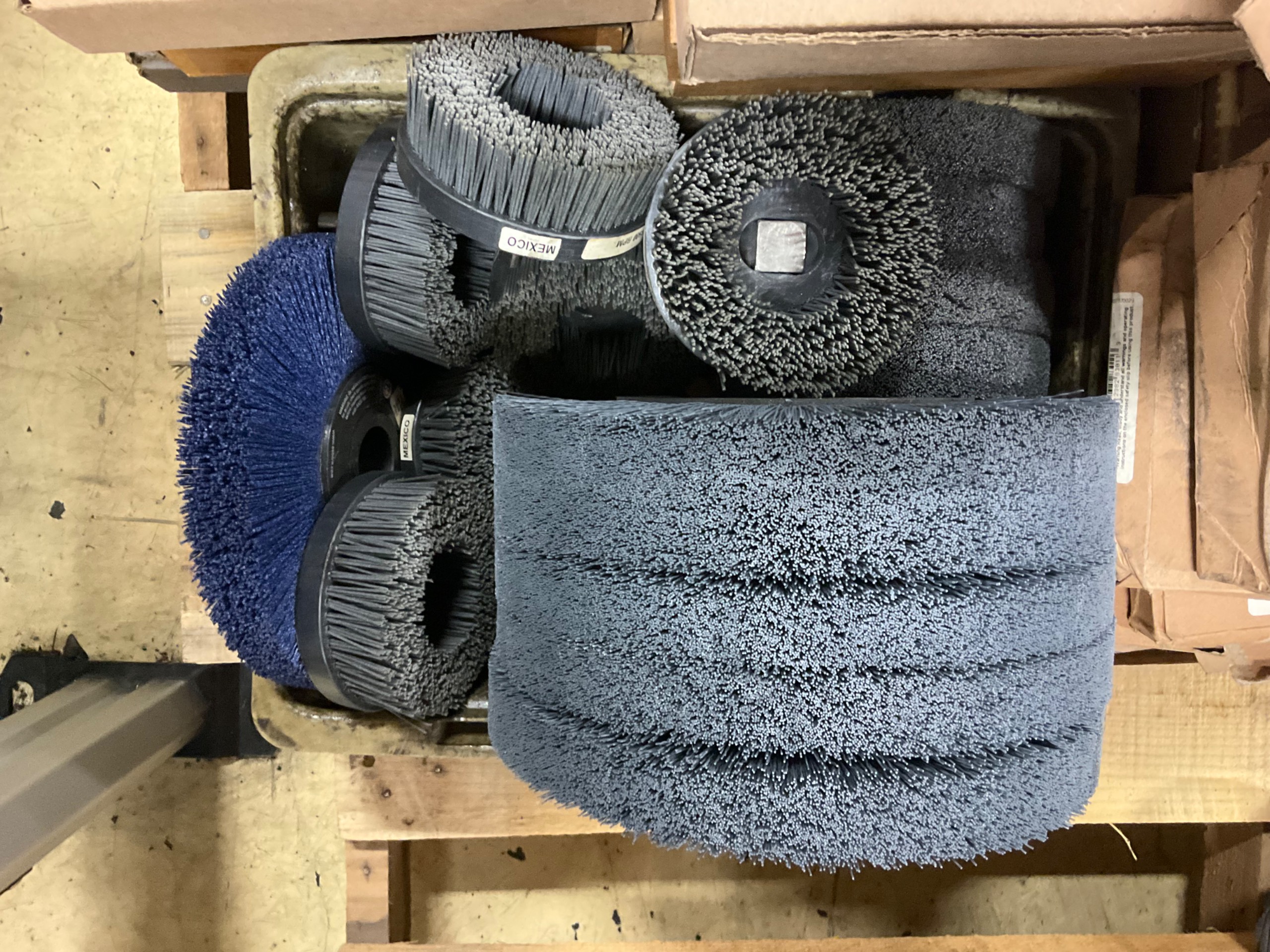 BULK QTY OF INDUSTRIAL PARTS