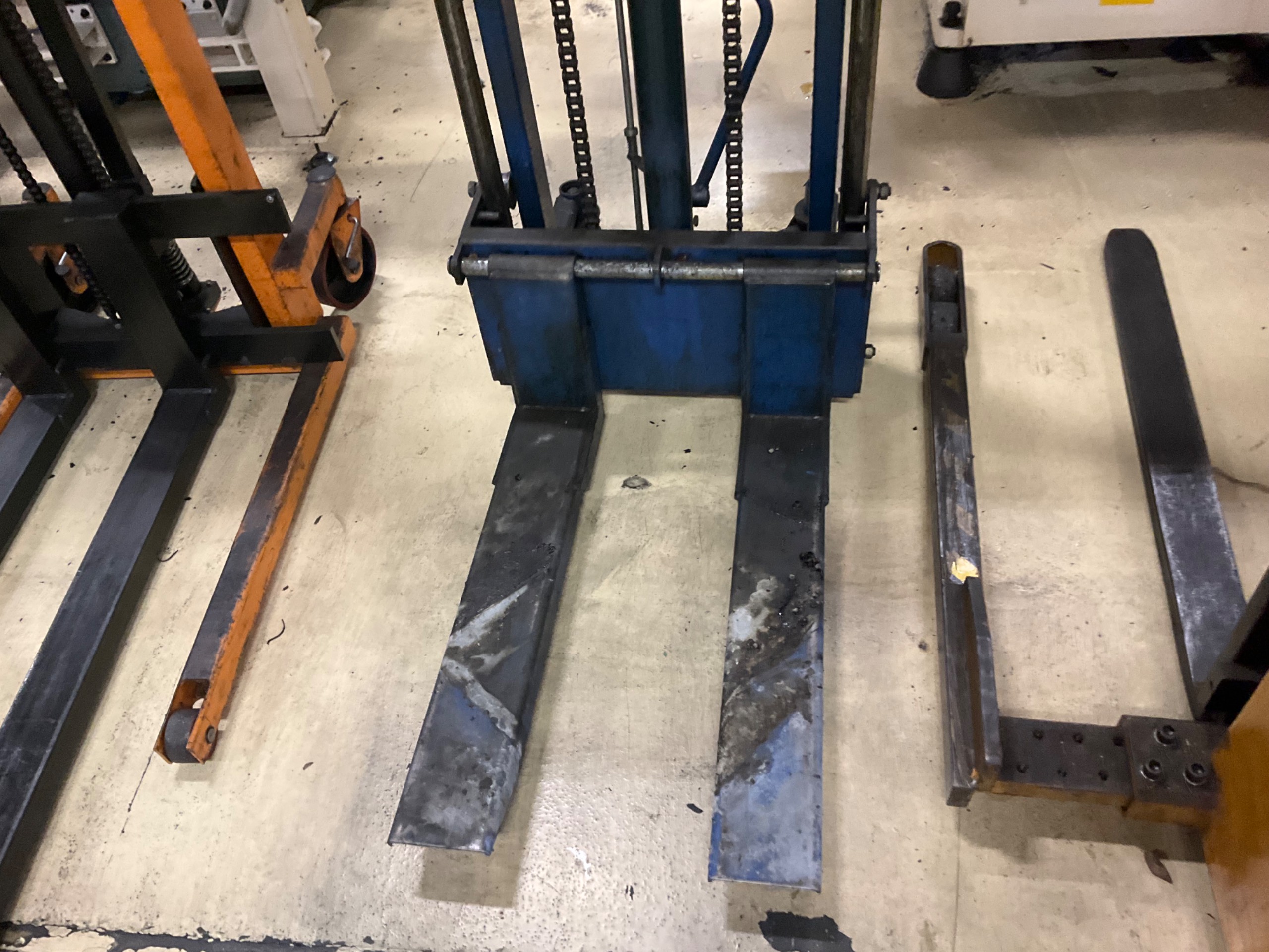 2013 HYD-15 HYDRAULIC STRADDLE STACKER