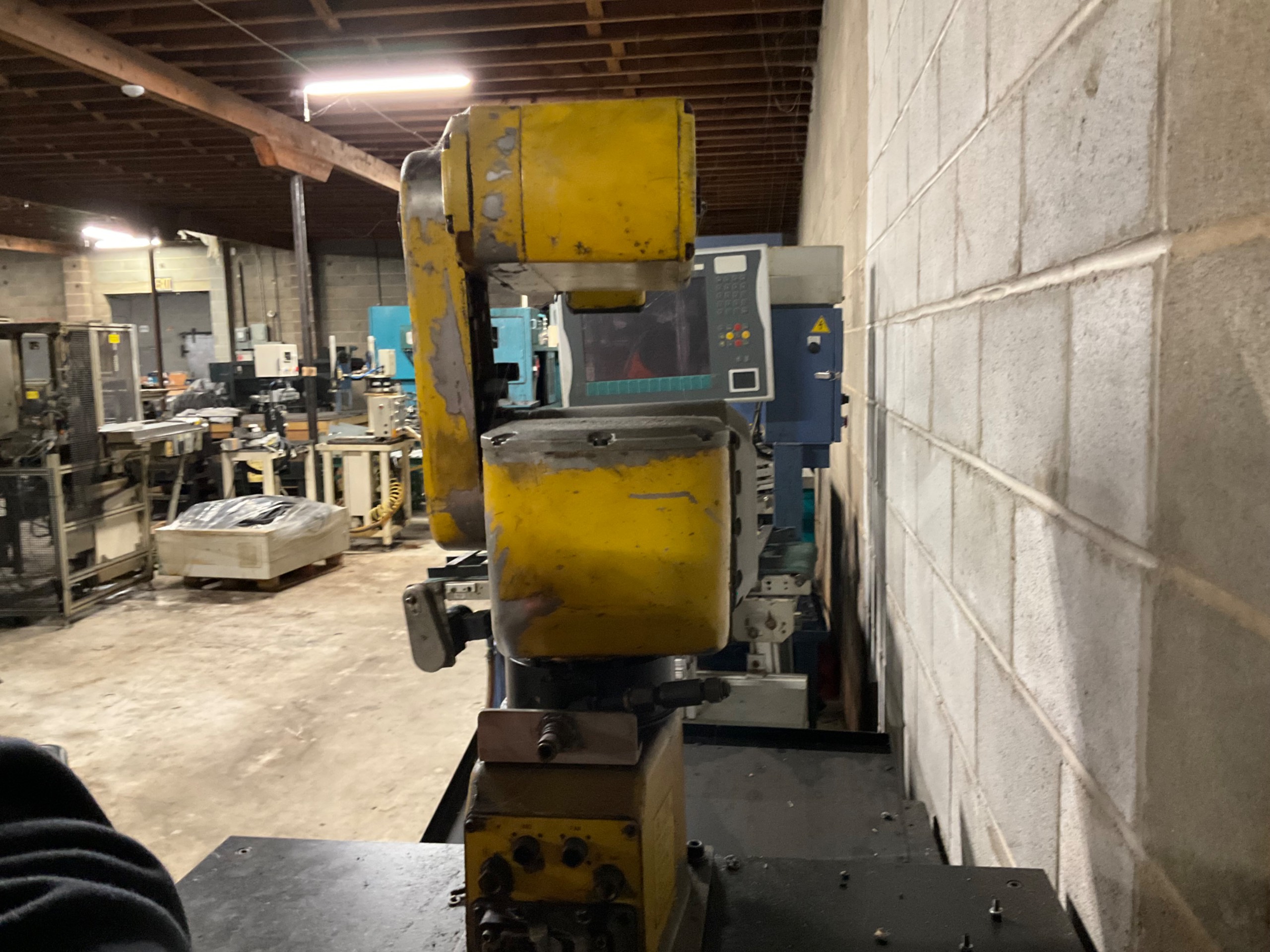 2002 FANUC ROBOT & CONTROL ASSEMBLY