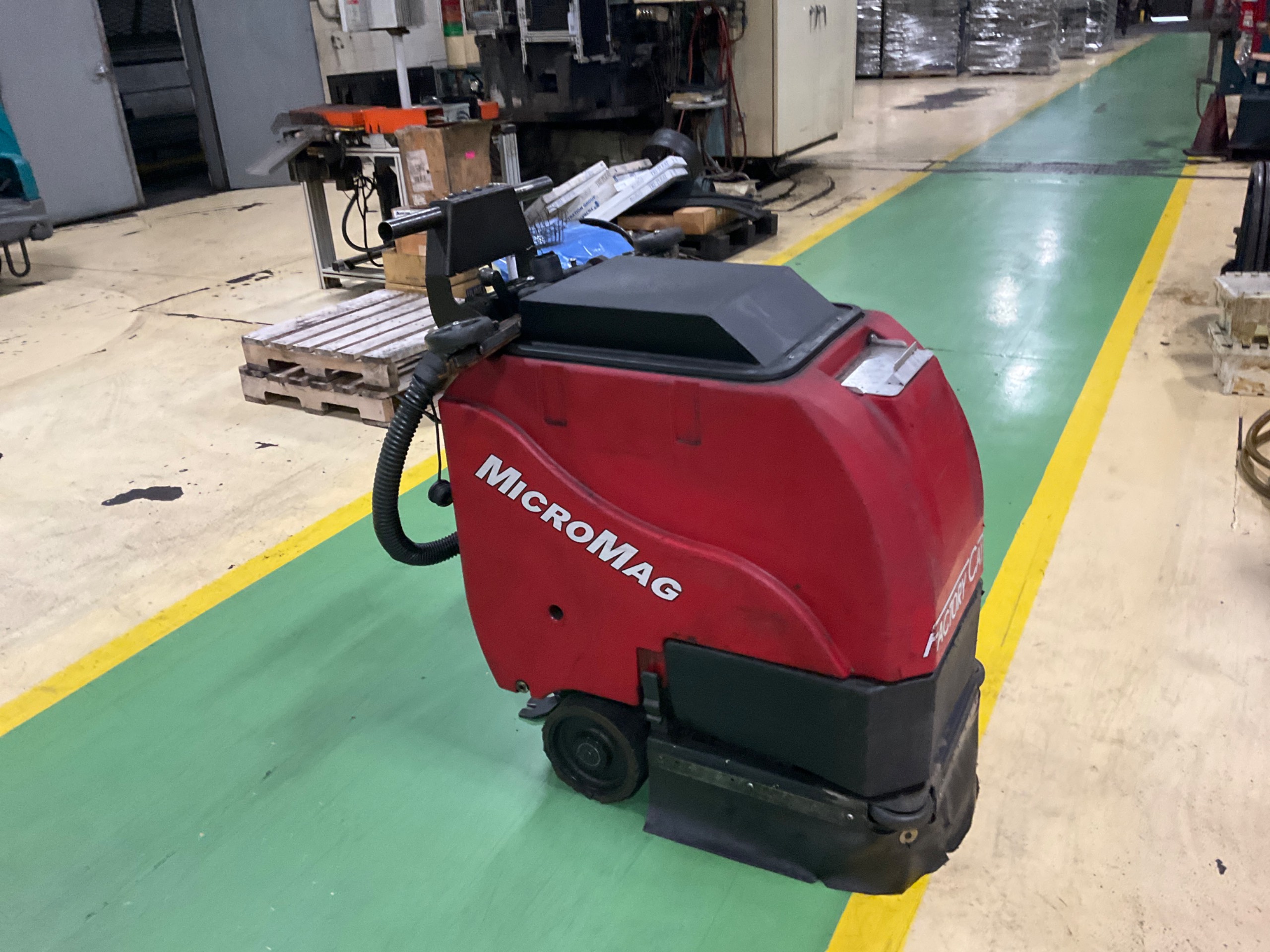 FACTORY CAT MICROMAG FLOOR SCRUBBER